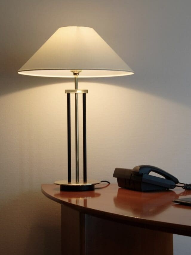 3-Way Light Bulb Vs. Dimmable LED Light Bulbs Explored | Mondoro